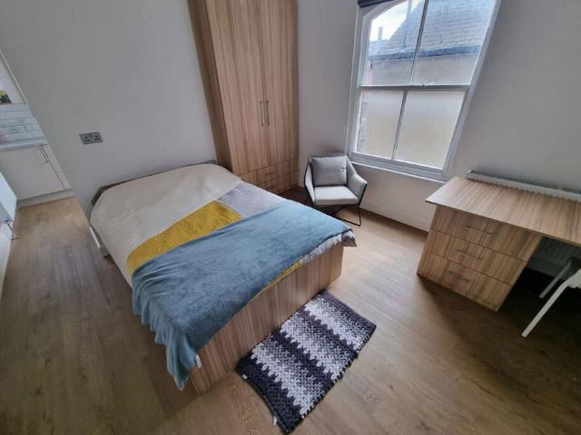 apartment in Blenheim Terrace, University