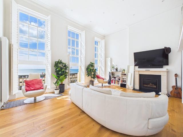 apartment in Brunswick Terrace, Hove, BN3 1HA