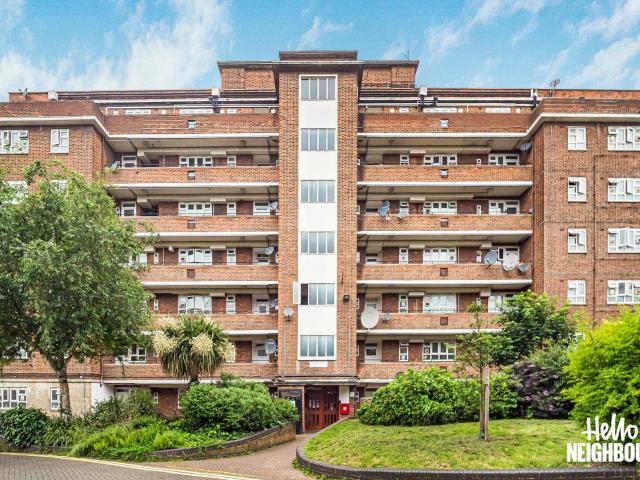 apartment in Brandon Estate, St Agnes Place