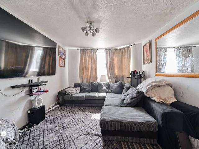 apartment in Brixton Road, SW9