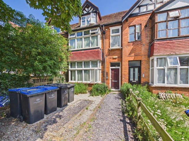 apartment in Broadwater Road, Worthing, BN14 8AE