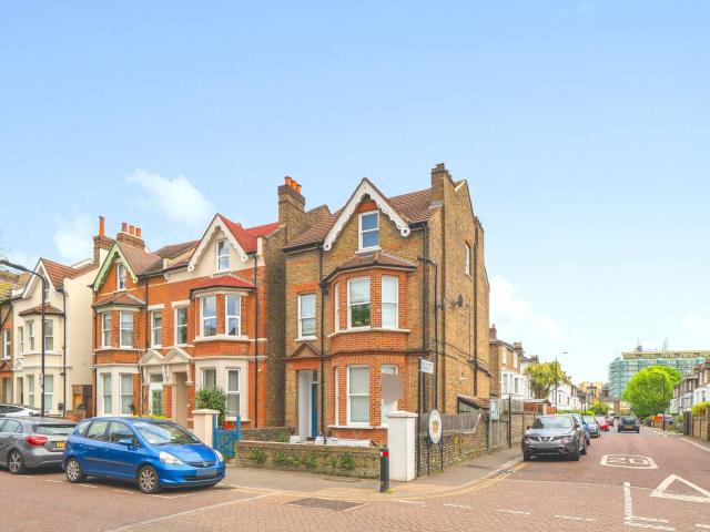 apartment in Broughton Road