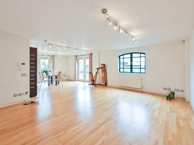 apartment in Butlers & Colonial Wharf