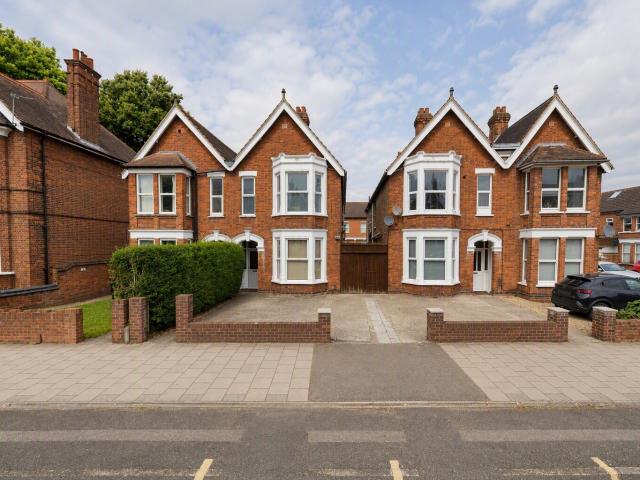 apartment in Goldington Road, MK40