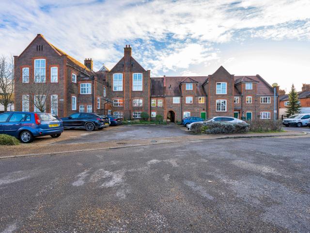 apartment in Gammons Lane, Watford