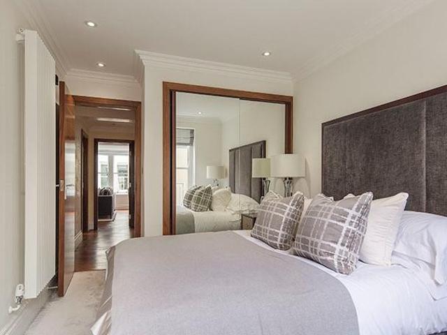 apartment in Garden House, 86 92 Kensington Gardens Square, Bayswater
