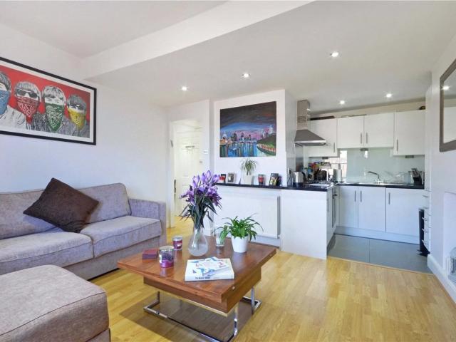 apartment in Garlinge Road Kilburn, NW2