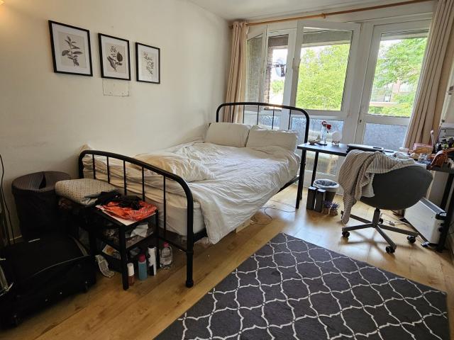 apartment in Gibson Road Heating and hot water bills included, LONDON, SE11