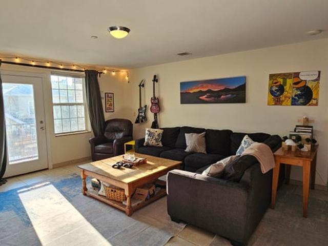 Apartment in Glen Cove Off street parking