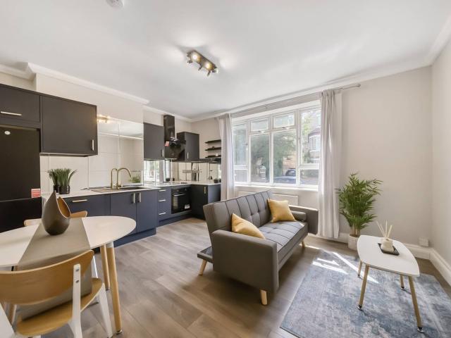 apartment in Grange Park