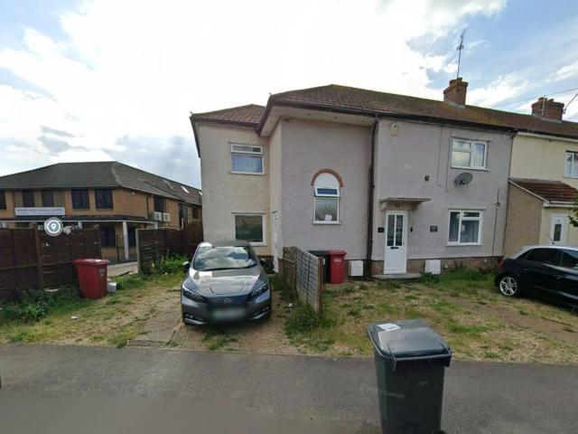 apartment in Granville Road Slough