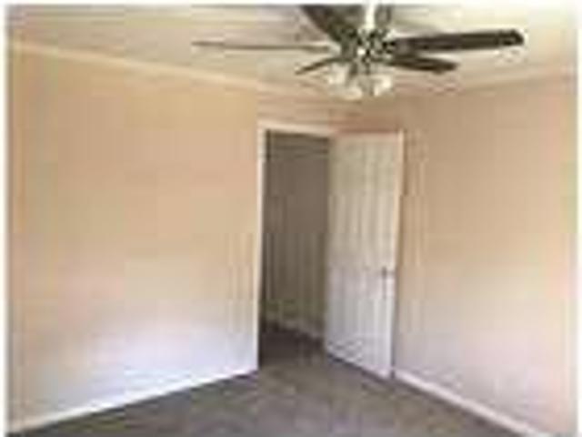 Apartment in great location. Offstreet parking!