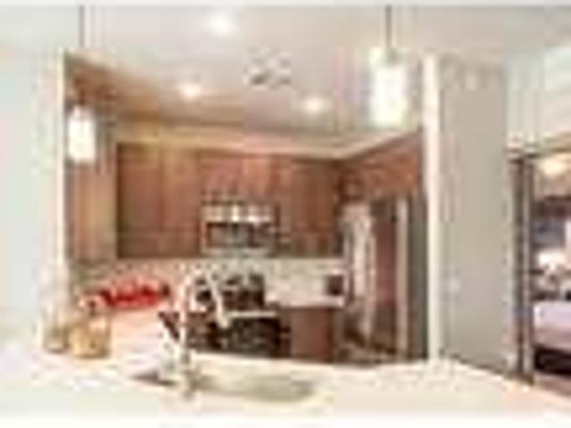 Apartment in great location. Pet OK!