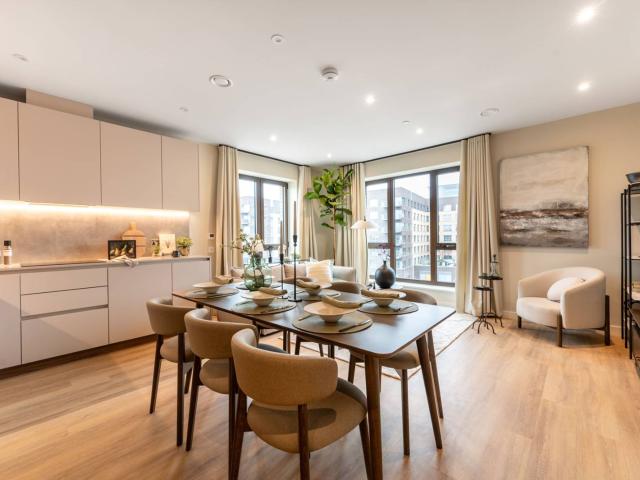 apartment in Greenford Quay