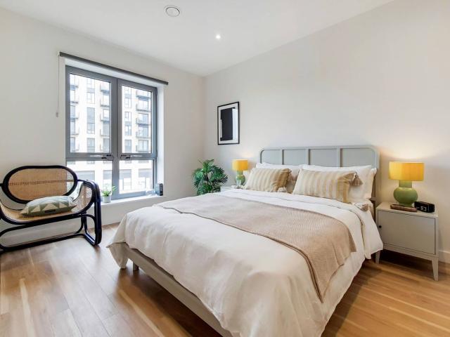 apartment in Greenford Quay