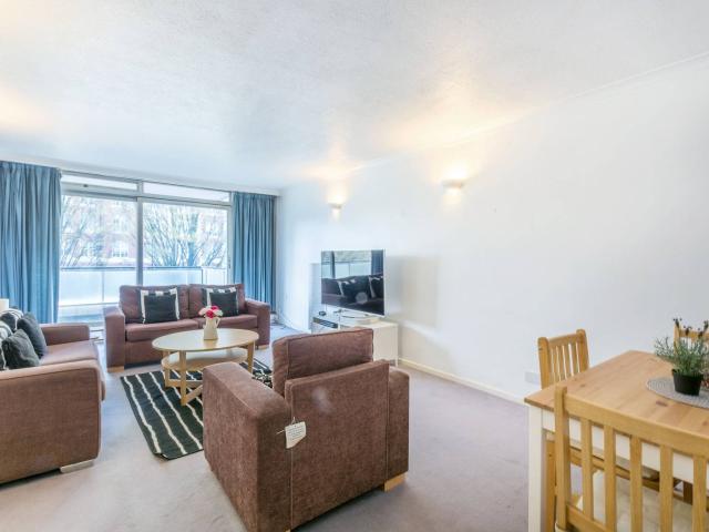 apartment in Grove End Road