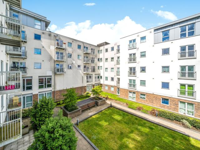 apartment in Guildford