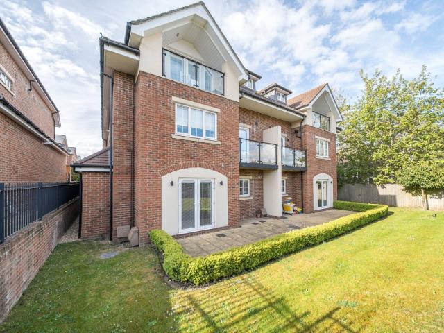 apartment in Guildford