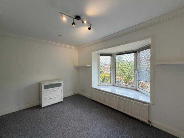 apartment in Gunnersbury Avenue, Ealing, W5