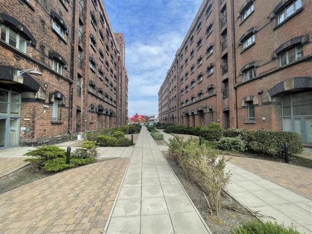apartment in Dock Road, Birkenhead