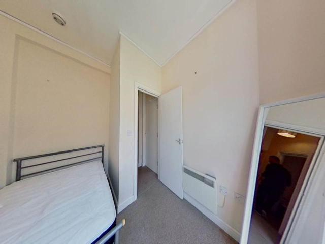 apartment in Dogfield Street, Cathays, Cardiff