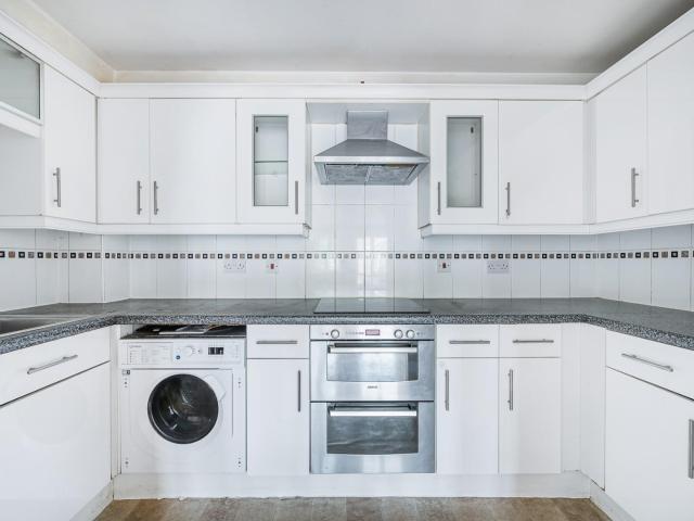 apartment in Dominion Close Hounslow, TW3