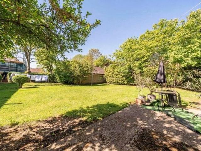 apartment in Denison Close, East Finchley, London N2 0JU