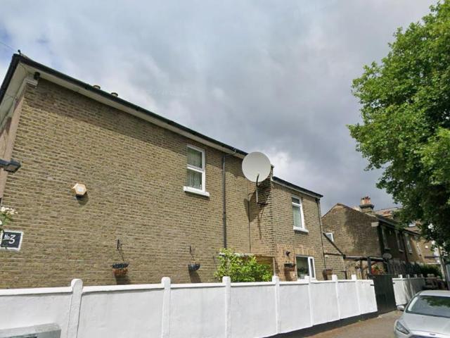 Apartment In Dermody Gardens, London Se13