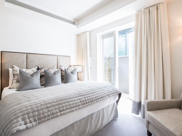 apartment in Duke Street, Mayfair, London, W1K 5NX