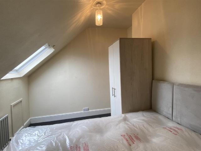 apartment in Dundonald Road, Bristol