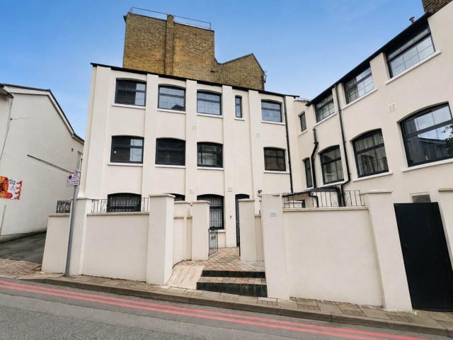 apartment in Dunstable Place, Luton