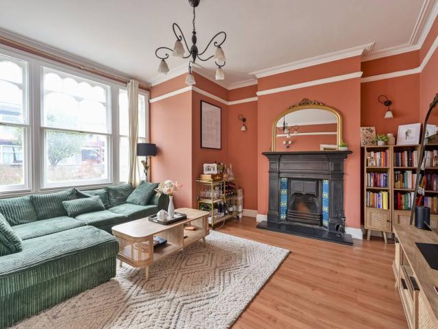 apartment in Durnsford Road