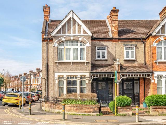 apartment in Durnsford Road
