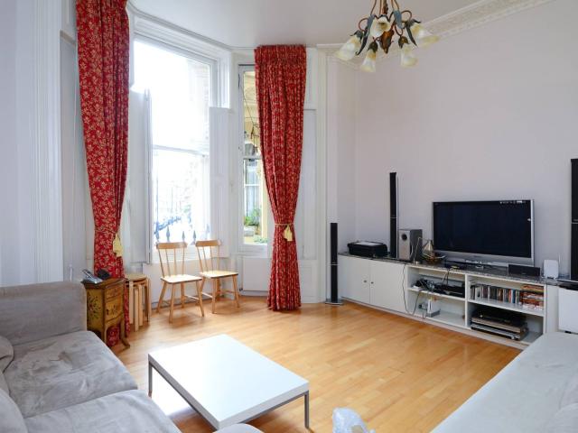 apartment in Emperors Gate