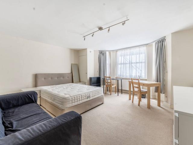 apartment in Emperors Gate