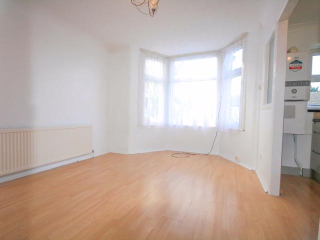 apartment in Endsleigh Gardens, Ilford, IG1