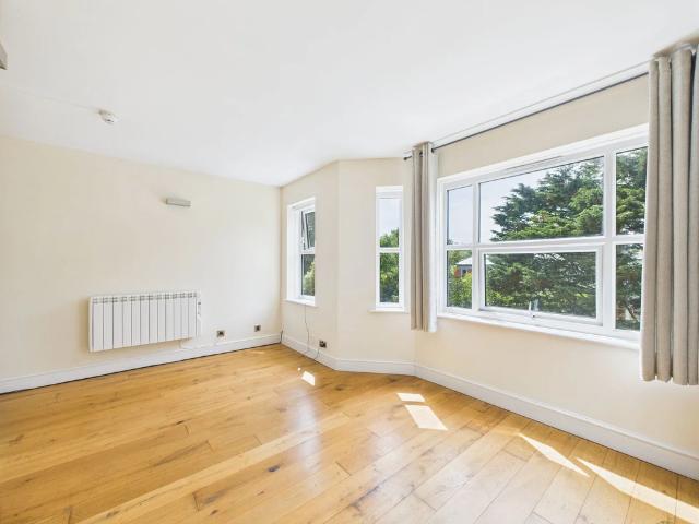 apartment in Eaton Gardens, Hove, BN3 3TS