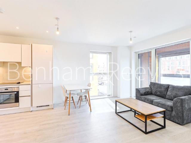 apartment in East Acton Lane, Ealing, W3