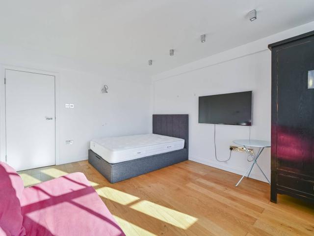 apartment in EDGWARE ROAD, W2