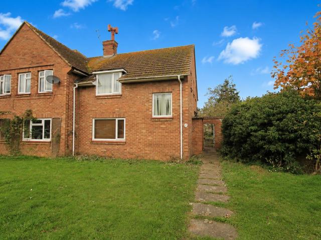 Apartment In Elizabeth Avenue, Staines