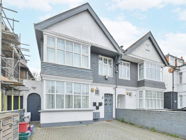 apartment in Ellesmere Road