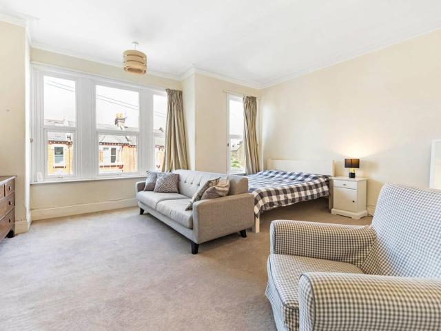 apartment in Elms Crescent