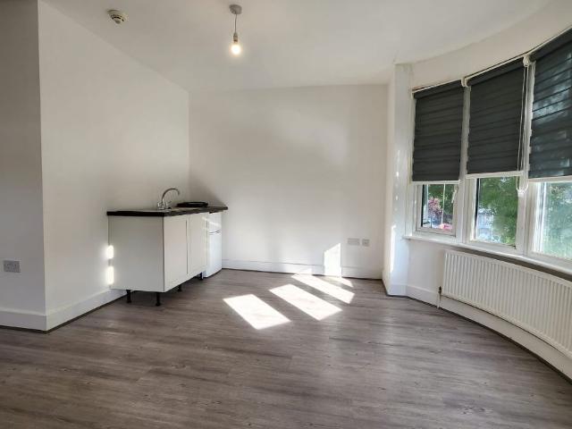 apartment in Elmstead Avenue, Wembley