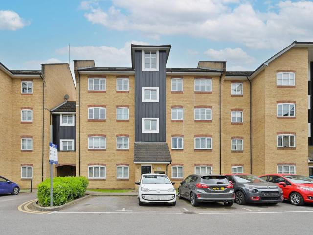 apartment in Evans Wharf, HP3