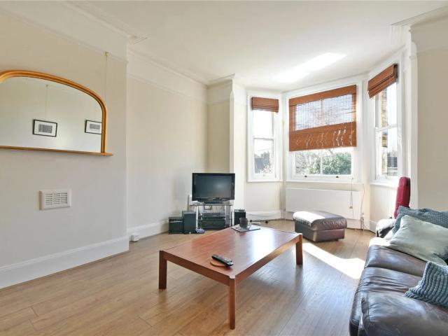 apartment in Exeter Road Mapesbury, NW2