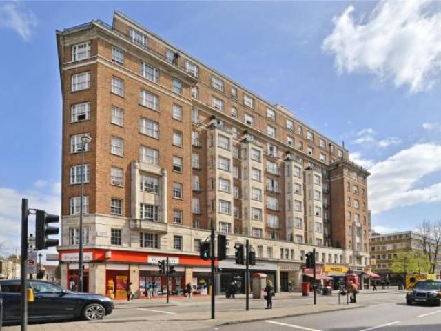 apartment in Forset Court, London, W2