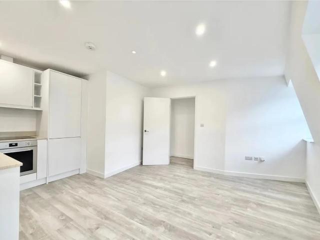 apartment in Fortune Green Road, London, NW6 1DS