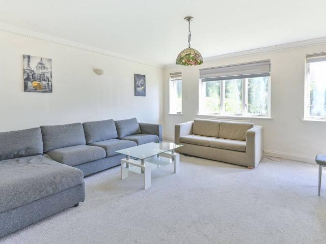 apartment in Forty Avenue