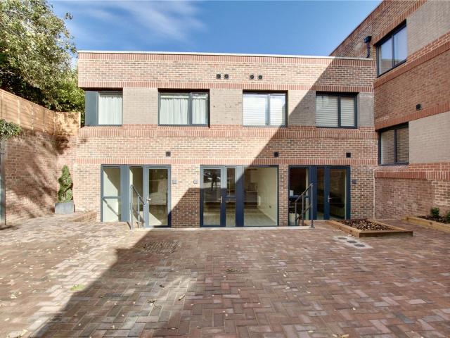 apartment in Finchampstead Road, Wokingham, RG40