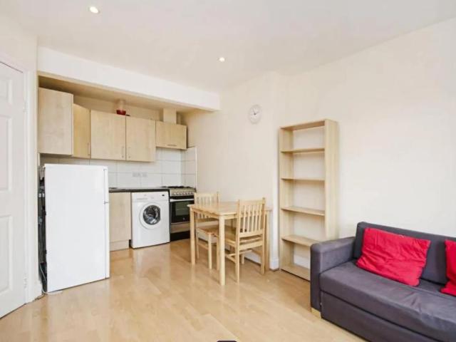 apartment in Finchley Road, NW11 7ES